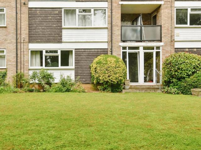 2 bedroom ground flat for sale