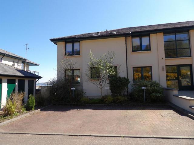2 bedroom ground flat for sale