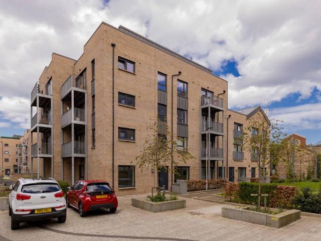 2 bedroom ground flat for sale