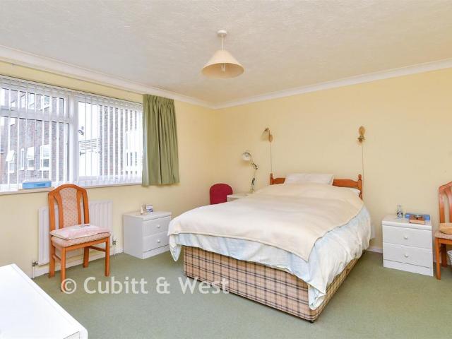 2 bedroom ground flat for sale