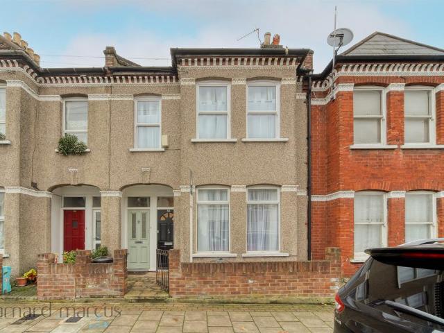 2 bedroom ground flat for sale