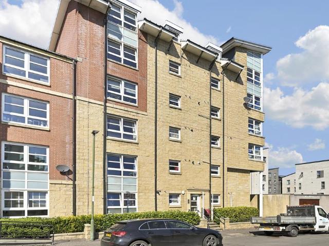 2 bedroom ground flat for sale