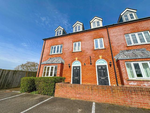 2 bedroom ground flat for sale