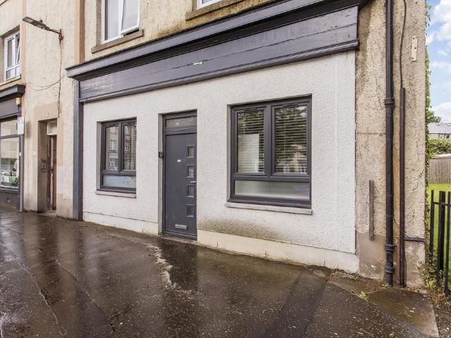 2 bedroom ground flat for sale