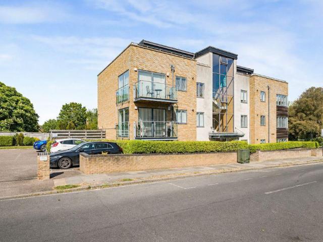 2 bedroom ground flat for sale