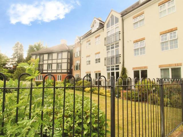 2 bedroom ground flat for sale