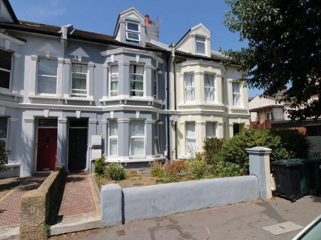 2 bedroom ground flat for sale