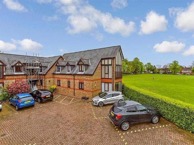2 bedroom ground flat for sale