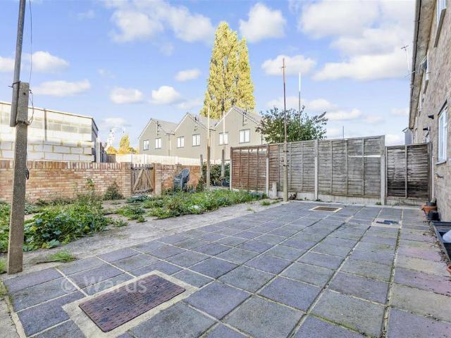 2 bedroom ground flat for sale