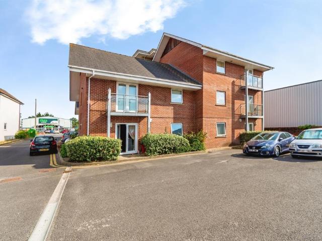 2 bedroom ground flat for sale