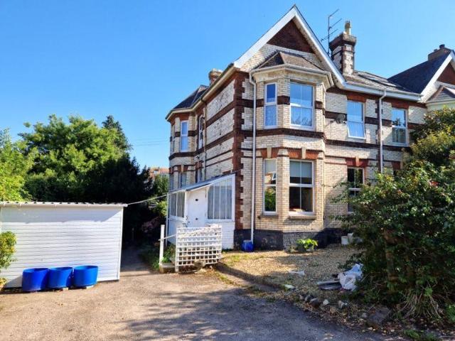 2 bedroom ground flat for sale