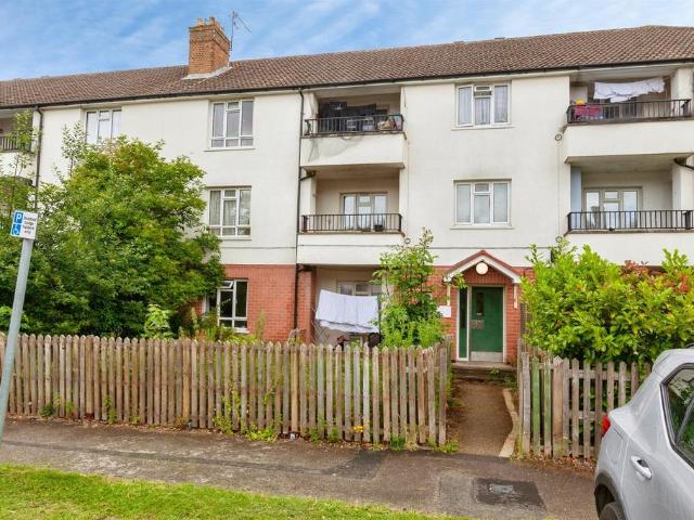 2 bedroom ground flat for sale