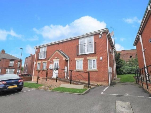 2 bedroom ground flat for sale
