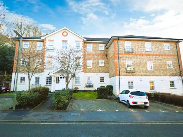 2 bedroom ground flat for sale