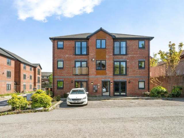 2 bedroom ground flat for sale