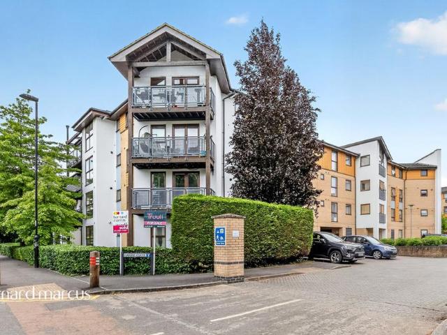 2 bedroom ground flat for sale