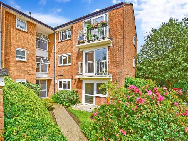 2 bedroom ground flat for sale