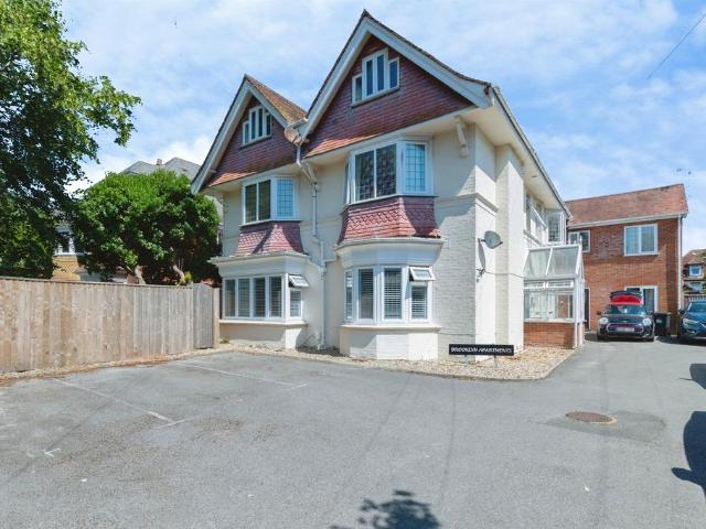 2 bedroom ground flat for sale