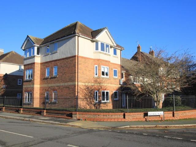 2 bedroom ground flat for sale