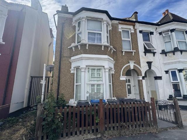 2 bedroom ground flat for sale