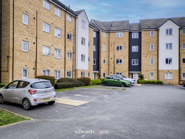 2 bedroom ground flat for sale