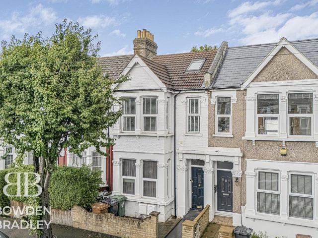 2 bedroom ground flat for sale