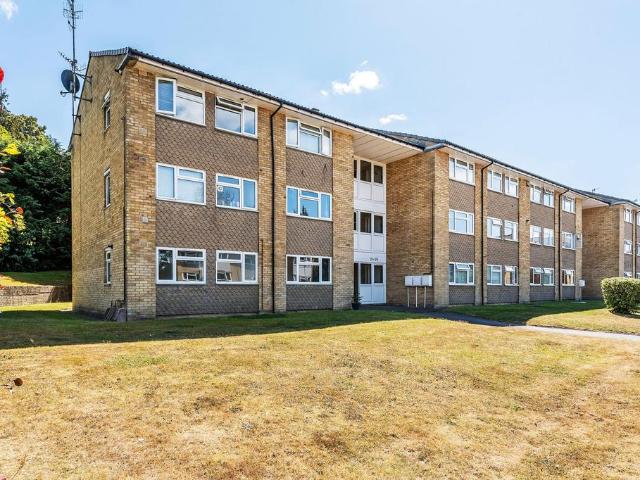 2 bedroom ground flat for sale