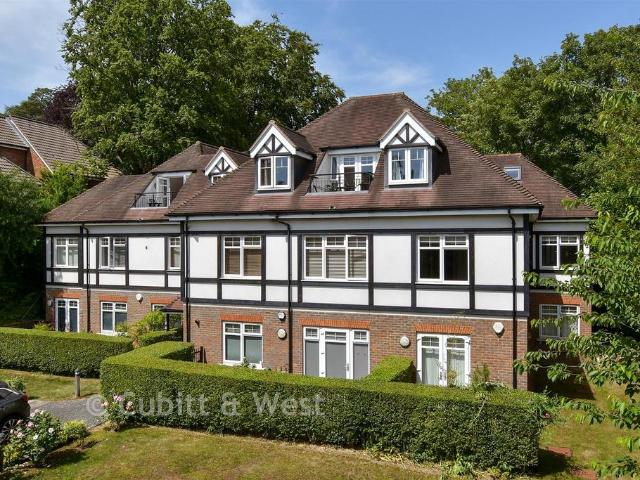 2 bedroom ground flat for sale