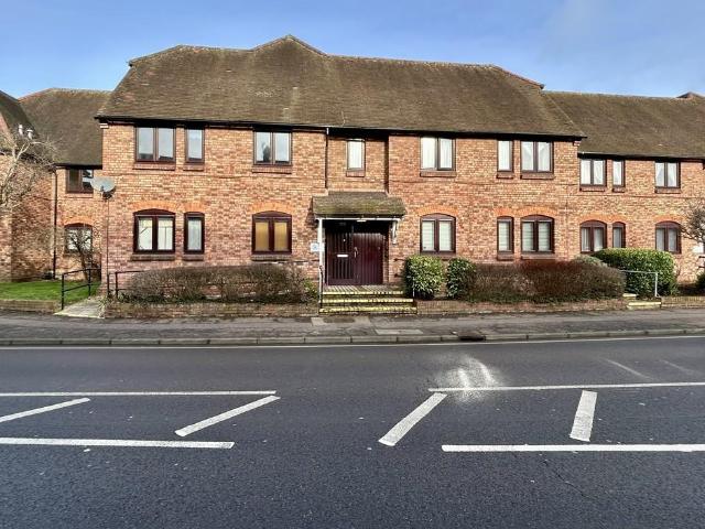 2 bedroom ground flat for sale
