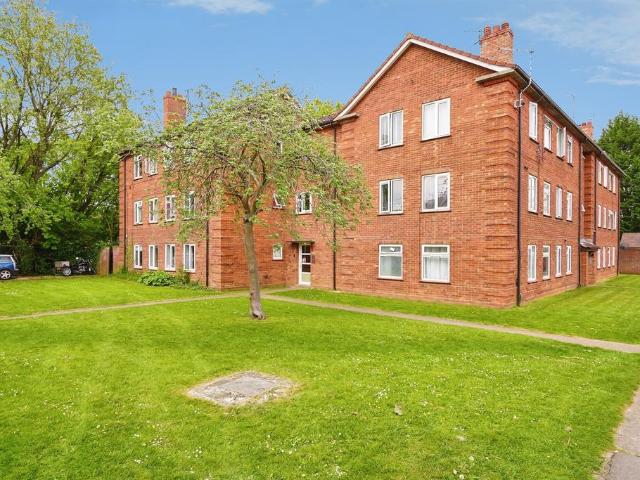 2 bedroom ground flat for sale
