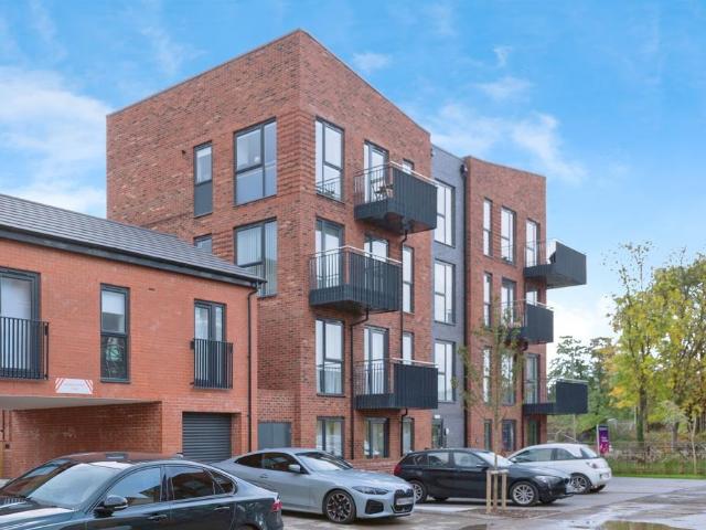 2 bedroom ground flat for sale