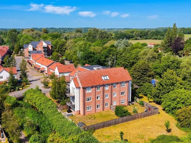 2 bedroom ground flat for sale