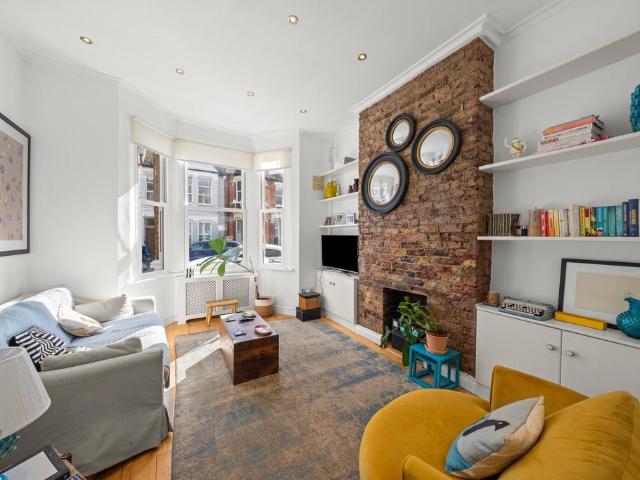 2 bedroom ground flat for sale