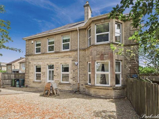 2 bedroom ground flat for sale