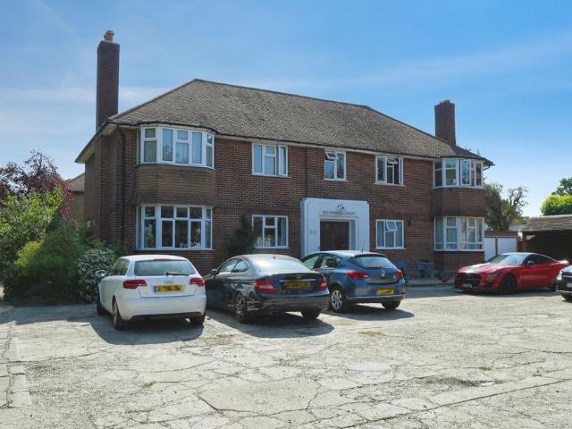 2 bedroom ground flat for sale