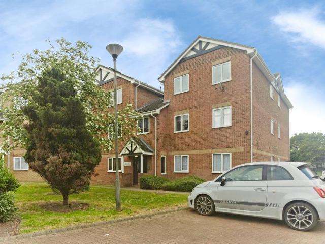 2 bedroom ground flat for sale
