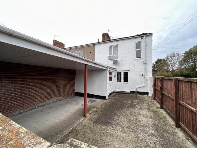 2 bedroom ground flat for sale