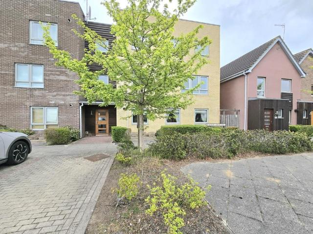 2 bedroom ground flat for sale