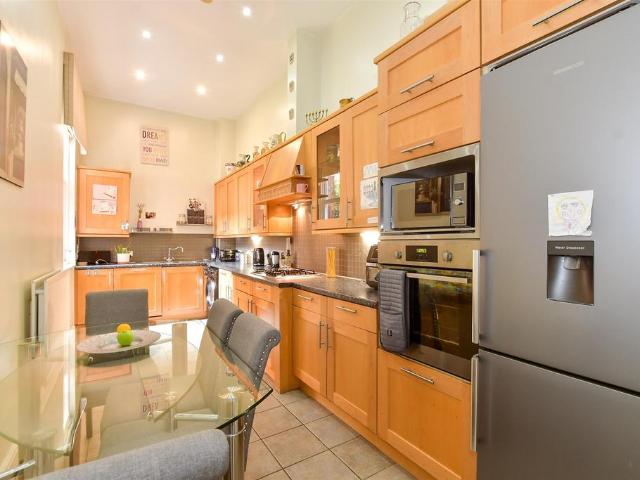 2 bedroom ground flat for sale