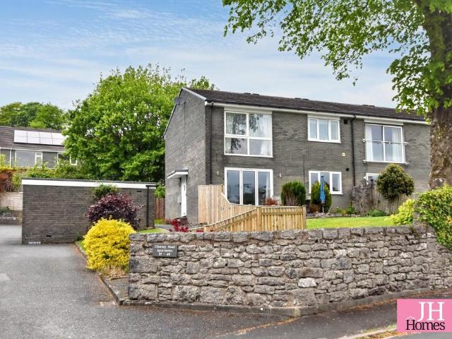 2 bedroom ground flat for sale