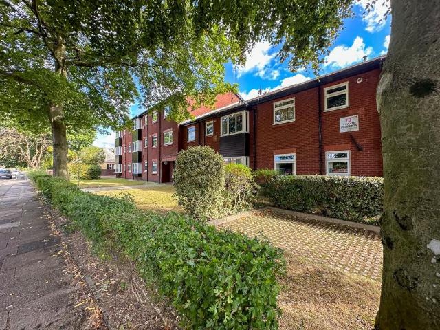 2 bedroom ground flat for sale