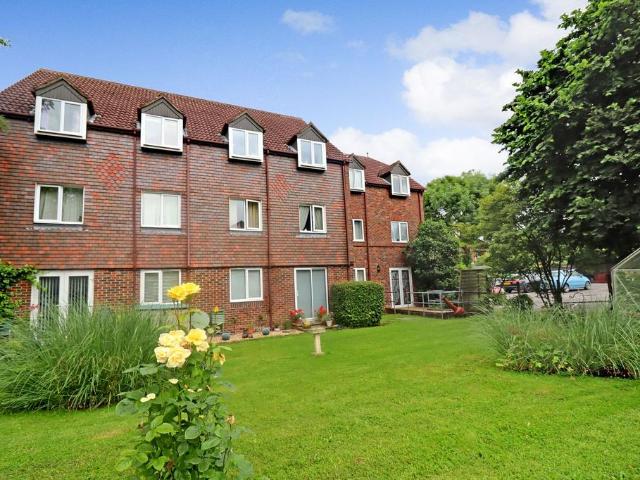 2 bedroom ground flat for sale