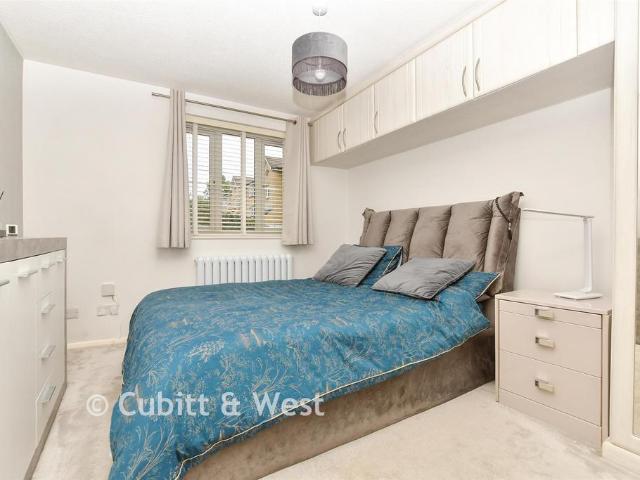 2 bedroom ground flat for sale