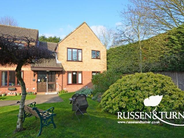 2 bedroom ground flat for sale