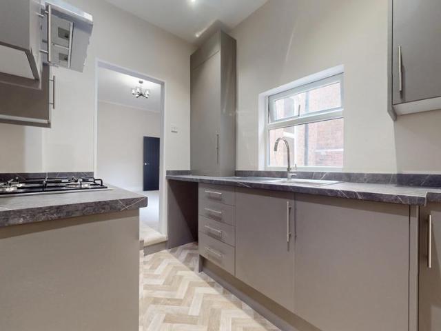 2 bedroom ground flat for sale