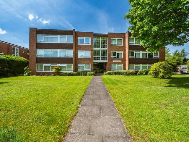 2 bedroom ground flat for sale