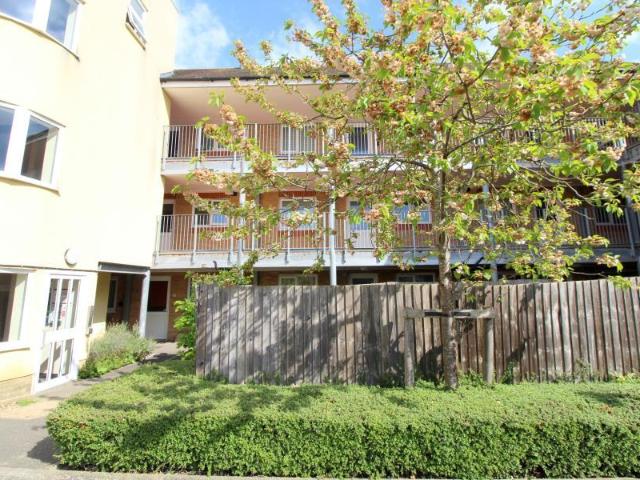 2 bedroom ground flat for sale