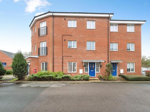 2 bedroom ground flat for sale