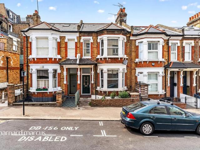 2 bedroom ground flat for sale