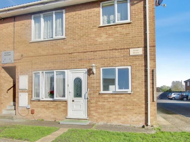 2 bedroom ground flat for sale